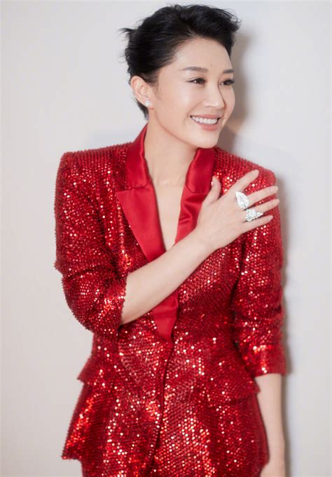 被50岁许晴惊艳，一袭旗袍“s”曲线性感迷人，穿出优雅复古美休闲