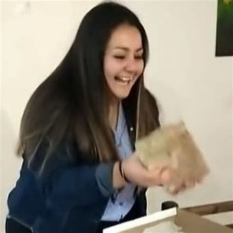 Sólo Aceptaré Cemento Bloques Y Varillas Joven Se Volvió Viral Por