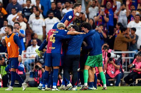 Real Madryt 2 5 FC Barcelona skrót meczu Gol Lewandowskiego