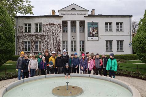 Szkoła Podstawowa nr im Dąbrówki w Mińsku Mazowieckim Klasa d w Muzeum Ziemi Mińskiej