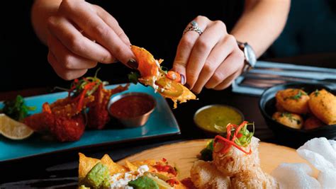 Two Course Meal For Two With A Glass Of Prosecco At Manahatta Red