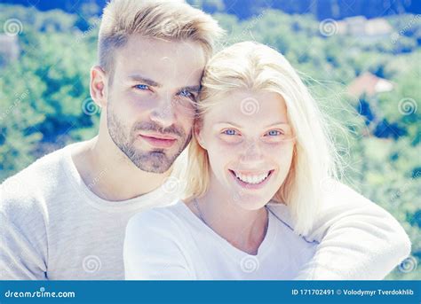 Momentos íntimos Para Los Amantes Felices Pareja Joven Con Sexo Intenso