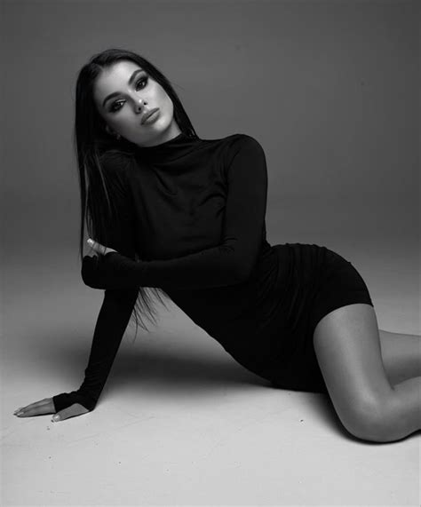 Пин от пользователя Ki🤎 на доске Mood Board Модельные позы Фотографии моделей Фотосессия