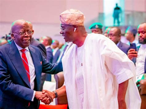 Tinubu Sanwo Olu Suffer Setback As 1000 Apc Members Defect To Pdp In