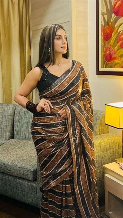 भोजपुरी एक्ट्रेस Akshara Singh साड़ी में दिखी बेहद ग्लैमरस