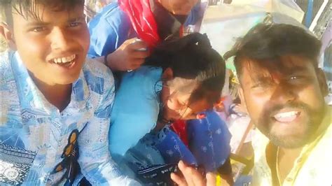 झूला पर बैठ रहा था इतनी जोर से डर लगी सामने उधर बैठी थी एक लड़की क्या