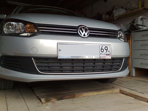 Молдинг на решетке радиатора Volkswagen Polo Sedan — DRIVE2