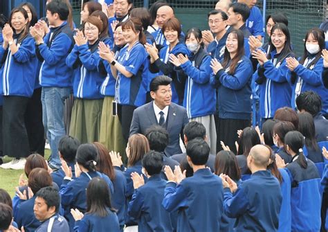 Dena・三浦監督「どうやって勝とうか楽しみ」不敵な笑み 日本シリーズ「一体感」でソフトバンクに対抗：中日スポーツ・東京中日スポーツ