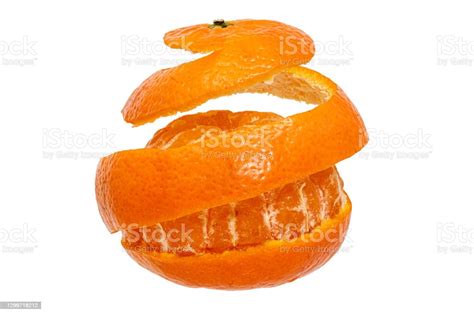 タンジェリンはストリップであちこちで剥がれた 皮をむくのストックフォトや画像を多数ご用意 皮をむく 果物 はがれる Istock