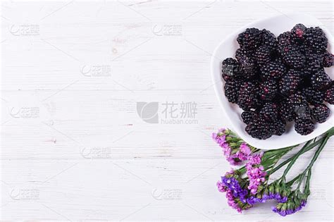 成熟的黑莓水果