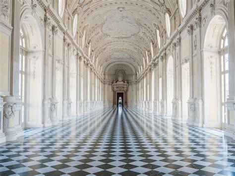 بررسی 5 تفاوت سبک کلاسیک و نئو کلاسیک مبلمان هونیک مدرن سیستم