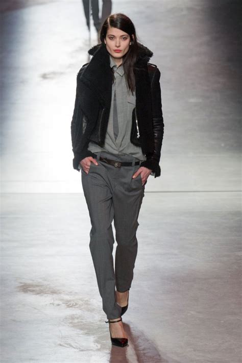 安东尼瓦卡莱洛 Anthony Vaccarello 2014秋冬时装发布秀 Paris Fall 2014 天天时装 口袋里的时尚指南