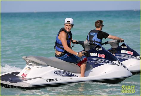 Austin Mahone Continues Birthday Weekend With Shirtless Beach Day