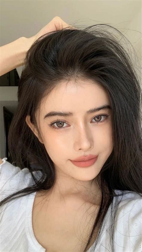 Shan Qiu You 山秋友 ทรงผม ลุคการแต่งหน้า การแต่งหน้าอย่างเป็นธรรมชาติ