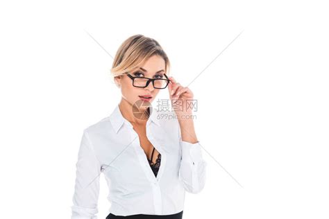 穿着上衣的漂亮金发老师带着开放的领颈绳摘下白高清图片下载 正版图片503050370 摄图网