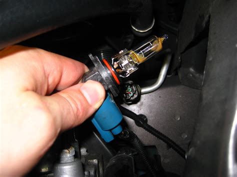 Honda Civic Headlight Bulbs Replacement Guide 004