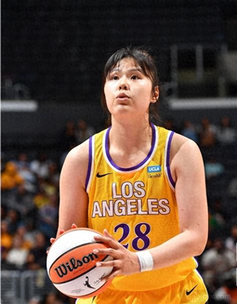 李月汝获教练称赞 李月汝创WNBA生涯得分新高砍下18分7篮板 球天下体育