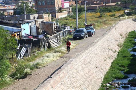 Familias aún viven en zonas de riesgo
