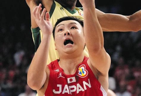 富永啓生ついに決まった3点シュート 観客総立ちで盛り上がり本人も両手を挙げほえたバスケ男子W杯中日スポーツ東京中日スポーツ