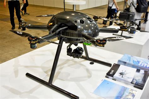 世界初『水空合体ドローン』も登場！通信を活用したkddiのスマートドローンの可能性｜kddi トビラ
