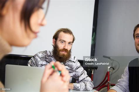 사무실새로운 프로젝트 및 비즈니스 전략에에서 공동 노동자 계획에 대한 스톡 사진 및 기타 이미지 계획 기업 재무와 산업 남성 Istock