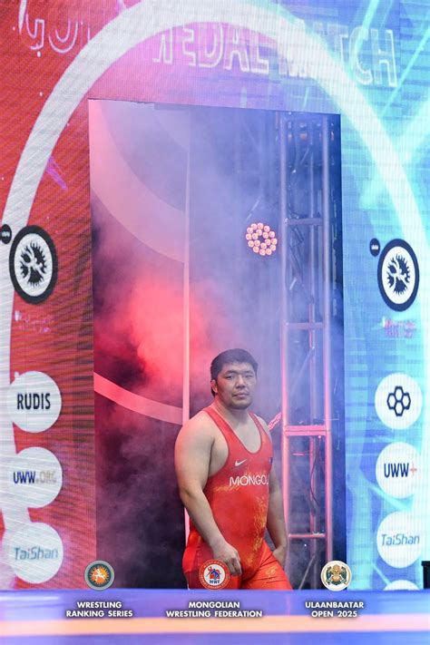 Баянхонгорын ГАВЬЯАТ ТАМИРЧИН М ЛХАГВАГЭРЭЛ МОНГОЛЫН БӨХЧҮҮДИЙН ДОЛОО ДАХЬ АЛТАН МЕДАЛИЙГ