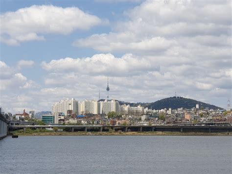 한강변 첫 주동 15층 규제 폐지 시동재건축 가속 전망