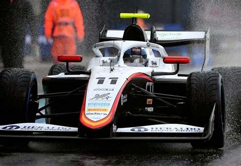 โลกธุรกิจ ‘เติ้น ทัศนพล จารึกชื่อ นักแข่งไทยคนแรก คว้าแชมป์ F 3