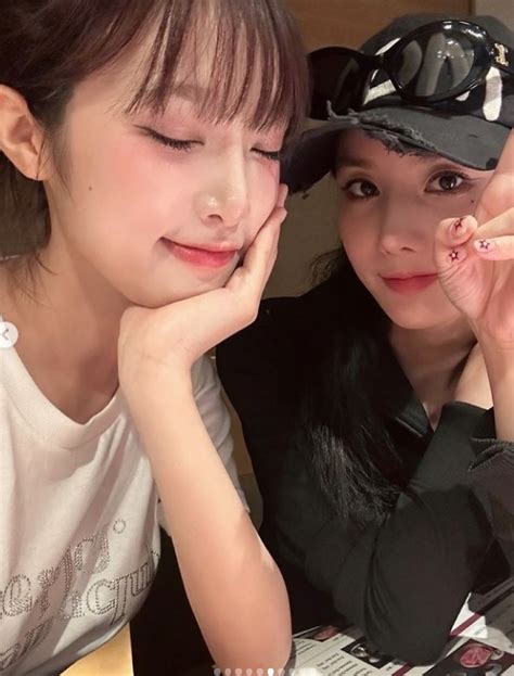 연재 스포츠월드 `스타★샷` 권은비∙최예나 귀염둥이 옆에 귀염둥이 스타★샷 Zum 뉴스