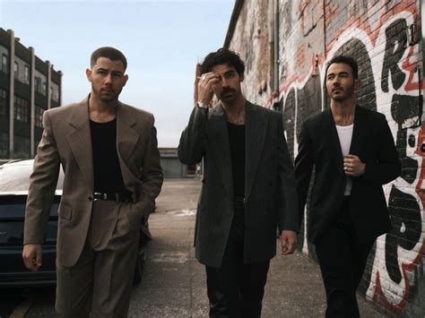 Watch Jonas Brothers Perform On New Years Rockin Eve 2025