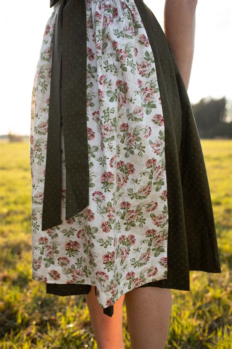 Dirndl ALINA Grün Oliv Chiemgau Trachten Bad Endorf