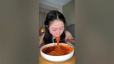 鳗鱼火鸡面又来啦 火鸡面就得吃黏糊的鳗鱼也只吃一整条的火鸡面 鳗鱼火鸡面 无辣不欢 好吃到停不下来 美食 Youtube