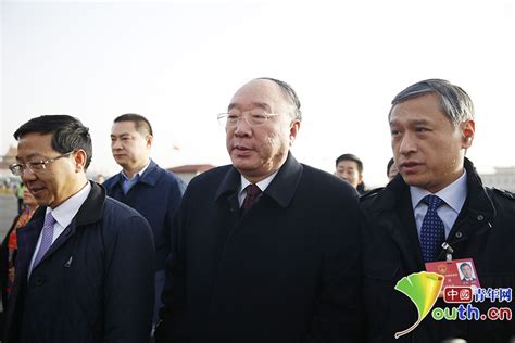 十二届全国人大四次会议开幕 代表意气风发步入大会堂2016全国两会
