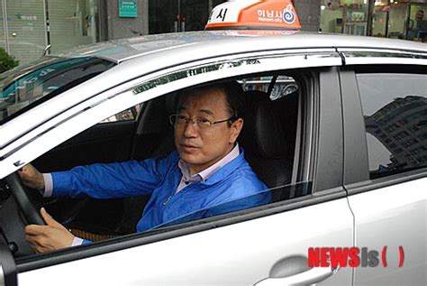이현재 의원 택시핸들잡고 민심속으로