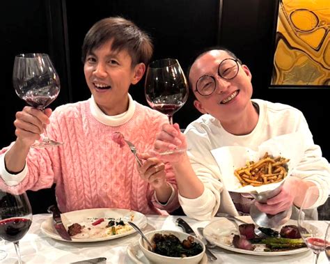浩角翔起笑一個 這是一張浩角翔起的合照？ 😂😂😂😂 明明就是沙子宸 Instagram
