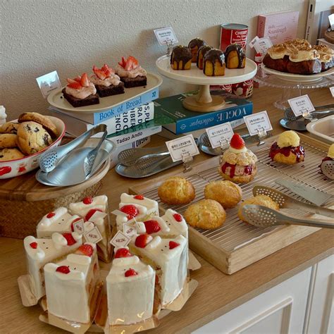 카페 시랑이랑 𝐒𝐑𝟐𝐑 𝐎𝐔𝐑 𝐎𝐕𝐄𝐑𝐋𝐀𝐏𝐏𝐈𝐍𝐆 𝐓𝐈𝐌𝐄𝐒 오늘은 어제보다 복숭아 더 많이 올려드렸습니다🩷 더운 날에 멀리서까지 찾아와주셔서 감사합니다 상큼한 복숭아