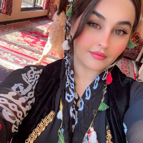 Xwani Shanaz 👩🏻‍🍳 Shanazqadr2027 Snapchat Stories Spotlight And Lenses