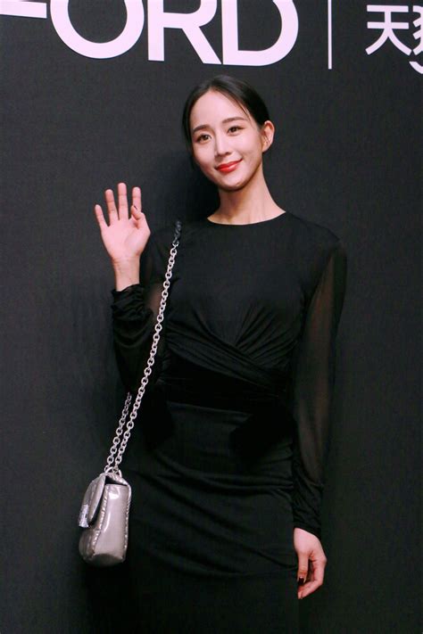 刘嘉玲穿露肩裙女王范十足 张钧甯与杨祐宁合体秀默契