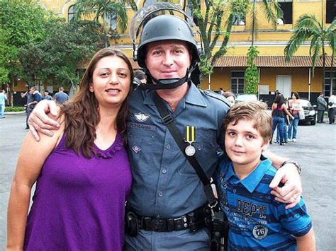 Polícia conclui que menino matou família