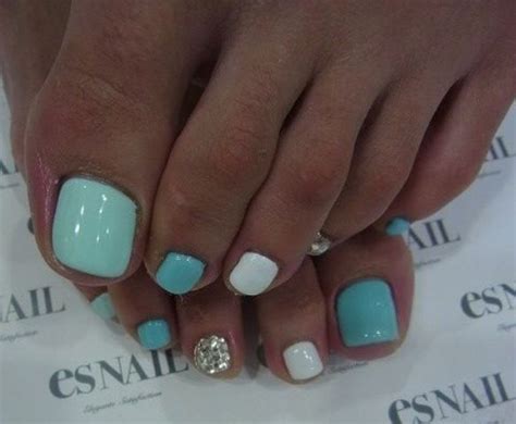 15 Bold Toe Nail Designs For A Beach Vacation Styleoholic