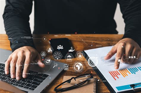 장기 비즈니스 개발 및 관리 개념 가상 화면을 보는 임원 아이콘 비즈니스 목표 문제 해결 워크 플로우 높은 품질 관리 및 혁신 개발 개념에 대한 스톡 사진 및 기타 이미지