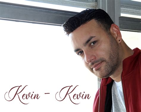 El Cantante Kevin Kevin Prende La Fiesta Esta Navidad AmaRie Magazine