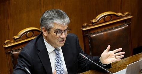 Robaron Pertencias Del Vehículo Del Ministro De Hacienda De Chile