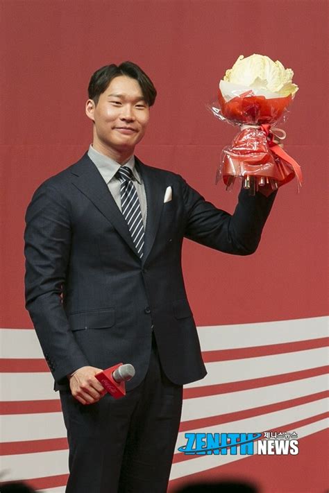 Z스압포토 이상호 최민정 카리스마 뒤 숨은 수줍 미소 발사 제23회 코카콜라 체육대상 제니스글로벌뉴스