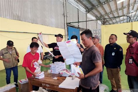 KPU Tangerang Rampungkan Pelipatan Surat Suara Pemilu 2024 ANTARA
