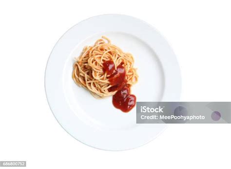 흰색 배경에 토마토 소스를 곁들인 스파게티와 클리핑 경로가 있습니다 0명에 대한 스톡 사진 및 기타 이미지 0명 국수