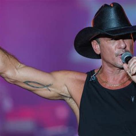 Tim Mcgraw Slams Concert Throwing Trend After Cardi Bs Mic Toss