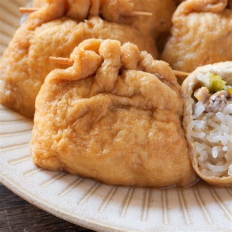 かっちゃん 詰めて煮るだけ・250円で旨すぎる😋 「油揚げのすき焼き風巾着」 皆さんこんにちは。やぁ ⁡ 今回は油揚げを使った 巾着
