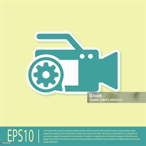 녹색 비디오 카메라와 기어 아이콘 노란색 배경에 고립 조정 응용 프로그램 서비스 개념 설정 옵션 유지 보수 수리 고정 벡터 일러스트 가정용 캠코더에 대한 스톡 벡터 아트 및