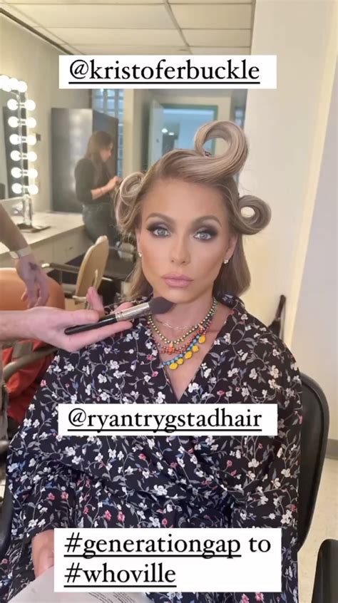 Lives Kelly Ripa Holds Up Filming As She Reapplies Makeup During Commercial Break The Us Sun